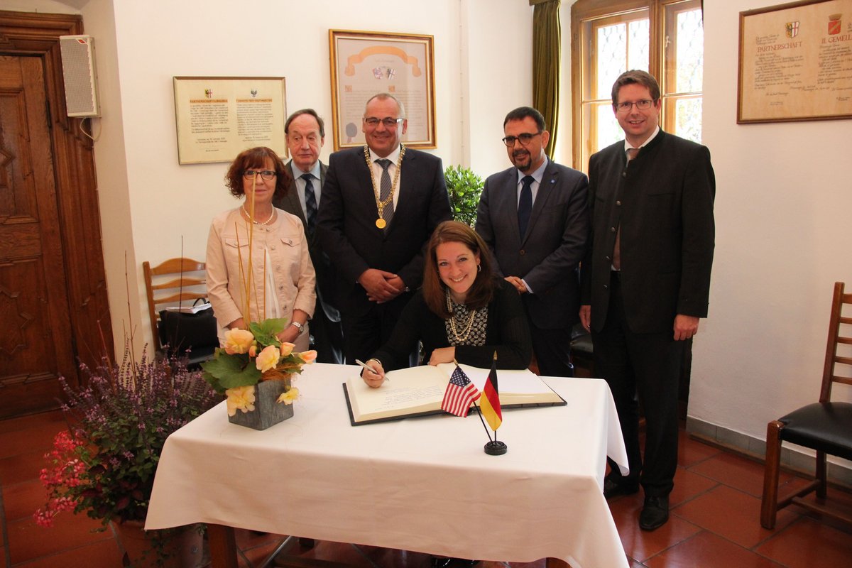 Stadt Memmingen: US Generalkonsulin Jennifer Gavito im Rathaus